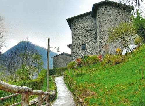 Visita guidata per adulti alla scoperta del borgo medievale di Cornello ...